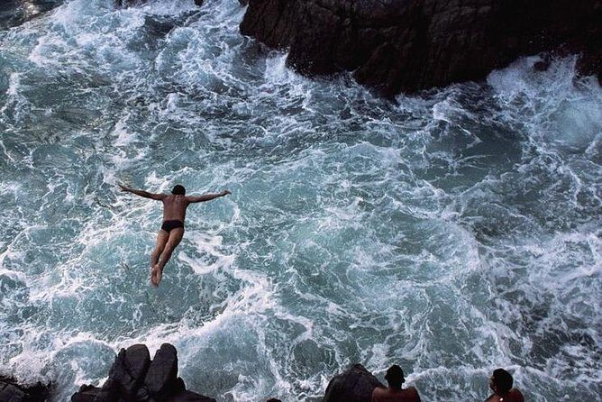 Sunset + High Cliff Divers La Quebrada at La Perla - Only Drinks - Who Will Love This Tour?