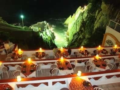 *Sunset High Diver Show 3Course Dinner 2 Drinks Diff Options - Who Will Love This Tour?