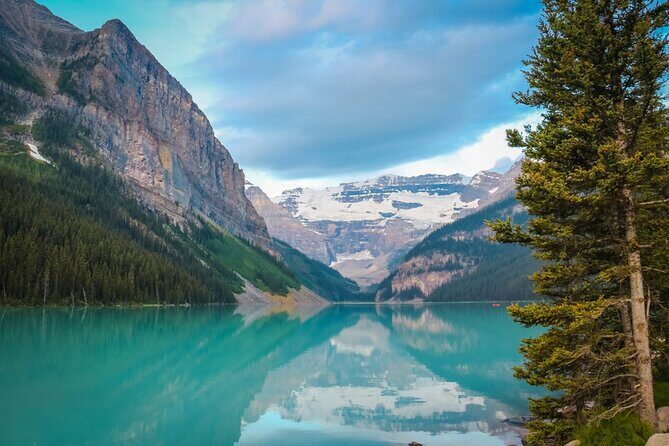 Sunset in Moraine and Lake Louise Tour at 6:00 pm - An In-Depth Look at the Experience