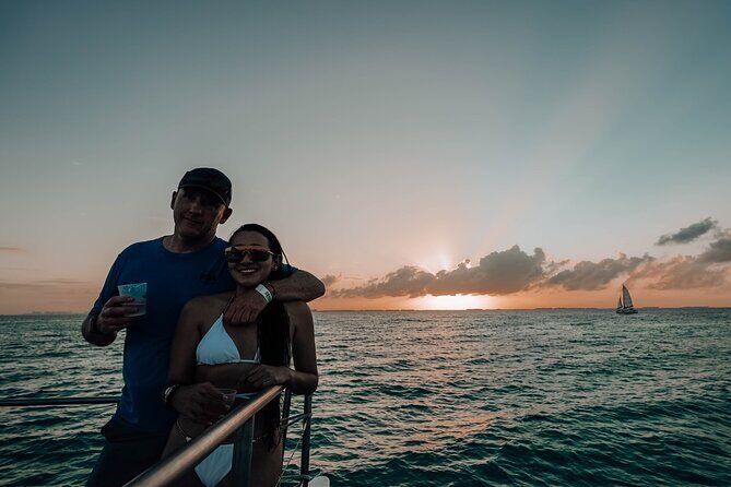 Sunset Sailing Adventure to Isla Mujeres Unlimited + Transfer from Cancún - The Sum Up
