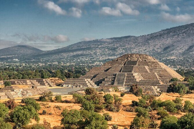 Teotihuacan ruins and Guadalupe Basilica Guided Tour Experience - Exploring the Stops: What You Can Expect