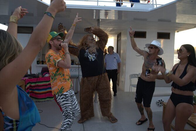 Tequila Boat Tours with Live Entertainment in Cabo - Food, Drinks, and All-Inclusive Indulgence