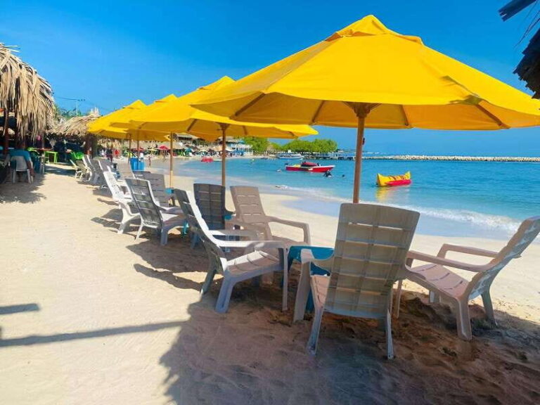 Tierra bomba: Typical beachday to Punta Arena! - A Complete Look at the Tierra Bomba Beach Day to Punta Arenas