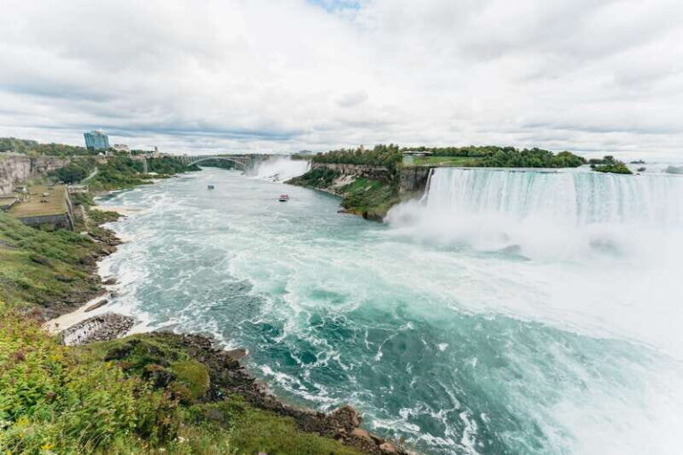 Toronto: Falls Day Tour with Boat Cruise & Niagara-the-Lake - The Value for Money
