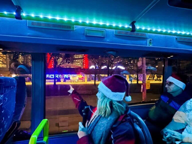 Toronto: Festive Lights Bus Tour