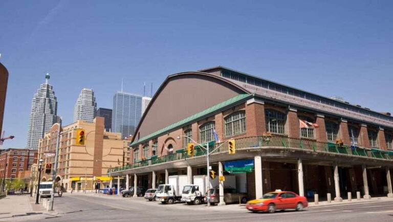 Toronto: Highlights & Hidden Gems Private Tour With a Local - What to Expect from This Toronto Tour