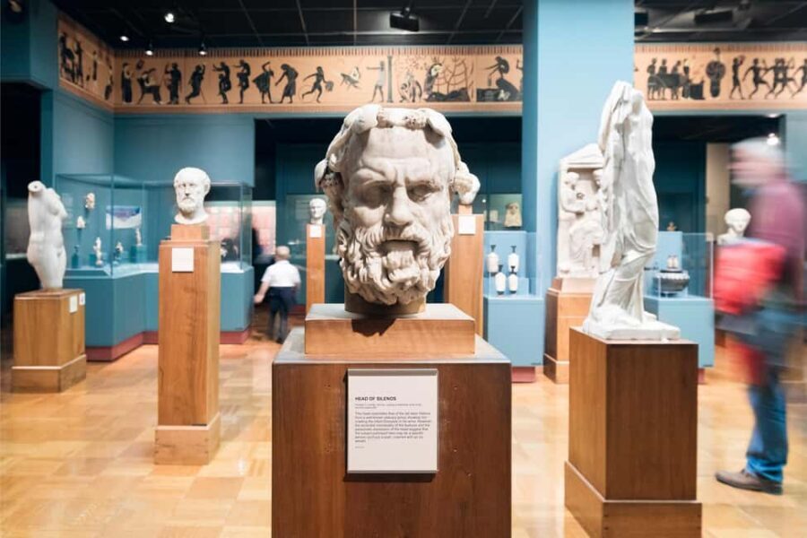 Toronto: Royal Ontario Museum Scavenger Hunt - Who will love this experience?
