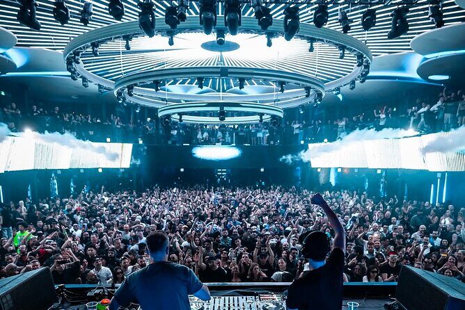 Toronto VIP Luxury Living Tours - Who Will Love This Tour?