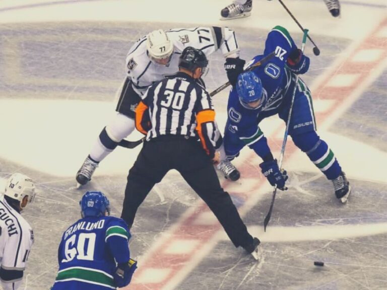 Vancouver: Vancouver Canucks Ice Hockey Game Ticket - What to Expect from the Ticket Experience
