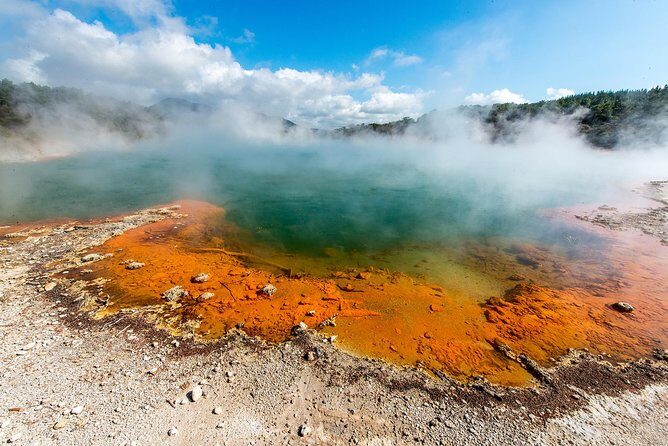 3 Day Waitomo Caves, Hobbiton Movie Set and Rotorua Tour from Auckland - Day 2: The Magic of Hobbiton and Maori Culture