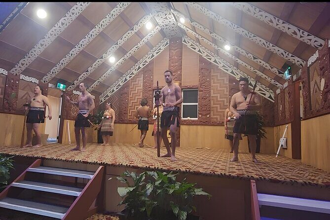 Auckland : Hobbiton & Te puia & red wood forest Private Tour - A Stellar Itinerary for a Full Day of Highlights