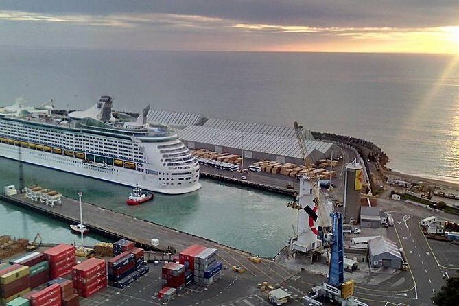 Deco City Black Cab Tours and Shuttles - Transportation and Group Size