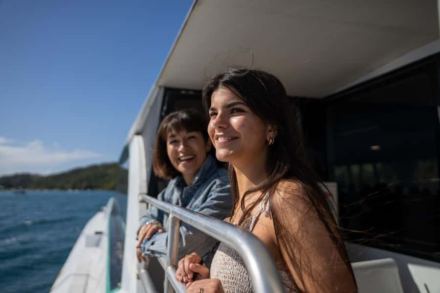 From Auckland: Taste Of Waiheke Island Day Tour - Transportation & Group Size