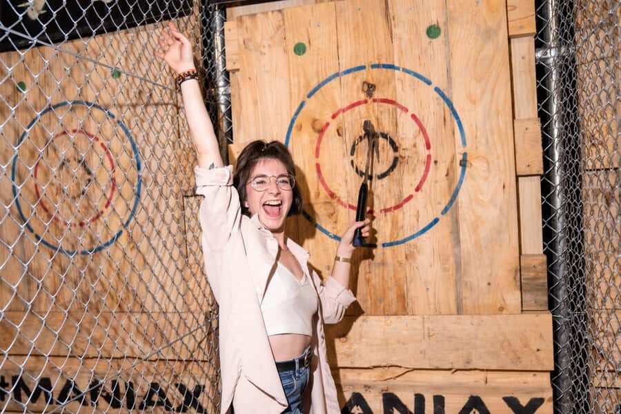Gold Coast: Axe Throwing Session - 1 Hour - The Basics of the Axe Throwing Experience