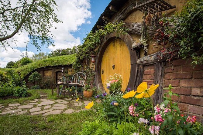 Private Luxury Tour to Hobbiton Movie Set & Waitimo Glowworm Cave - Why This Tour Works
