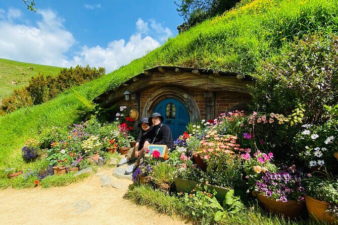 Small Group Hobbiton Movie Set from Tauranga - The Experience of the Guide