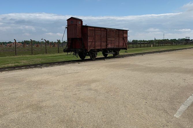 1 Day Trip Auschwitz-Birkenau Memorial and Museum Guided Tour from Krakow - The Site: Auschwitz & Birkenau