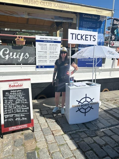 1 hour boat cruise with fragrant coffee and homemade strudel - The Itinerary and What You Can Expect