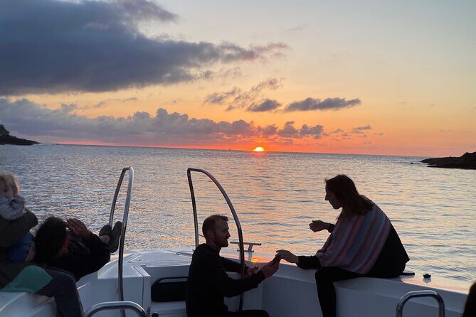 "2 bays, mornings, afternoons, sunset with a glass of cava - Frequently Asked Questions