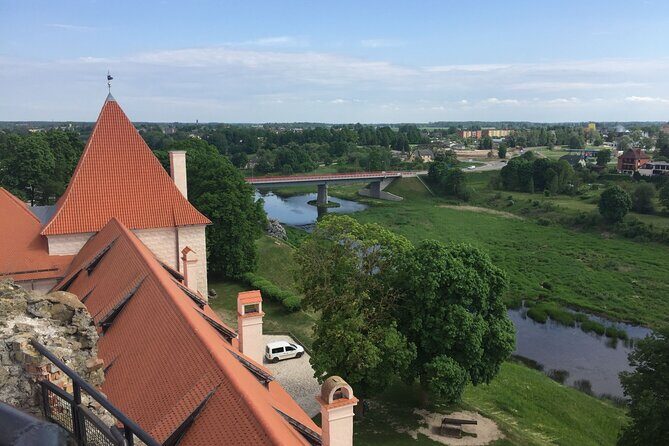 2 countries! Hill of Crosses, Rundale Palace and Bauska castle - Practical Details and Tips