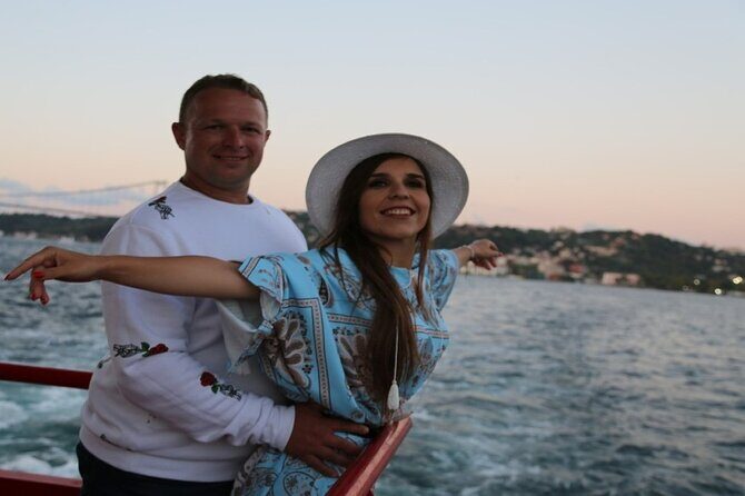 2 Hours Bosphorus Cruise Boat Tour in Istanbul - Detailed Landmark Insights and Passenger Tips
