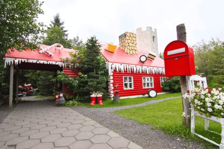 Akureyri: Goðafoss, Laufas & The Christmas House Combo Tour - What Makes This Tour Stand Out?