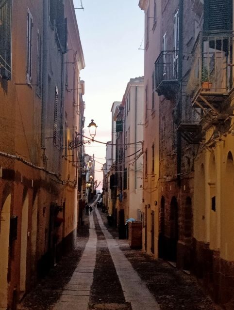Alghero: walking tours around the ancient city - The Itinerary in Detail