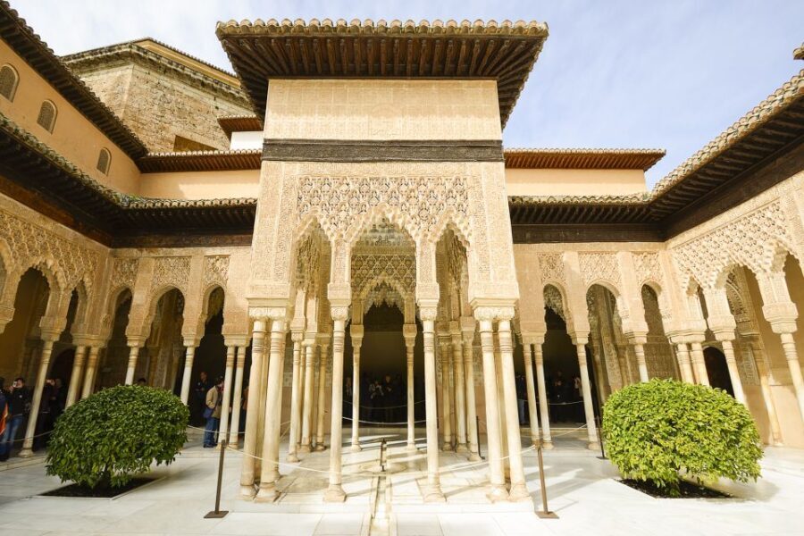 Alhambra, Nasrid Palaces, and Generalife 3-Hour Guided Tour - In-Depth Breakdown of the Tour