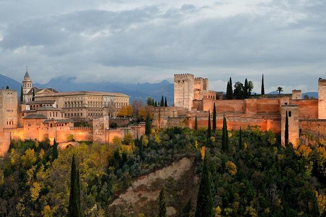 Alhambra: Skip-the-Line to Nasrid Palaces & Generalife - Duration and Group Size