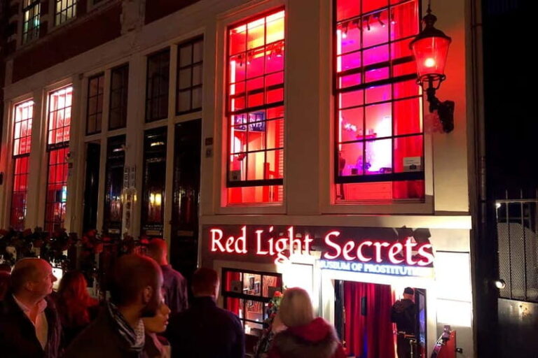 Amsterdam: 1,5-Hour Red Light District Tour - What to Expect: The Experience in Detail
