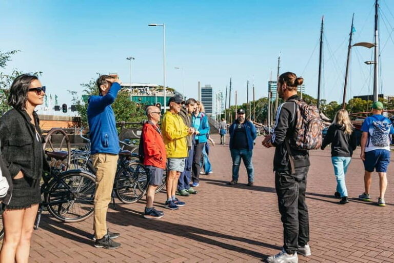 Amsterdam Bike Tour in Small Group + Optional Canal Cruise - What Makes the Guides Stand Out?