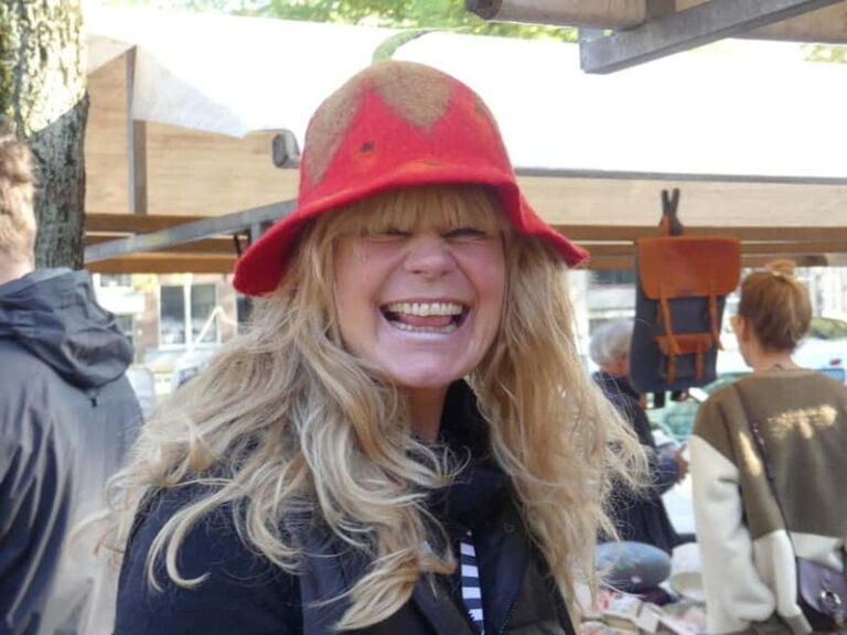 Amsterdam: City Tour in German - Who Should Book This Tour?