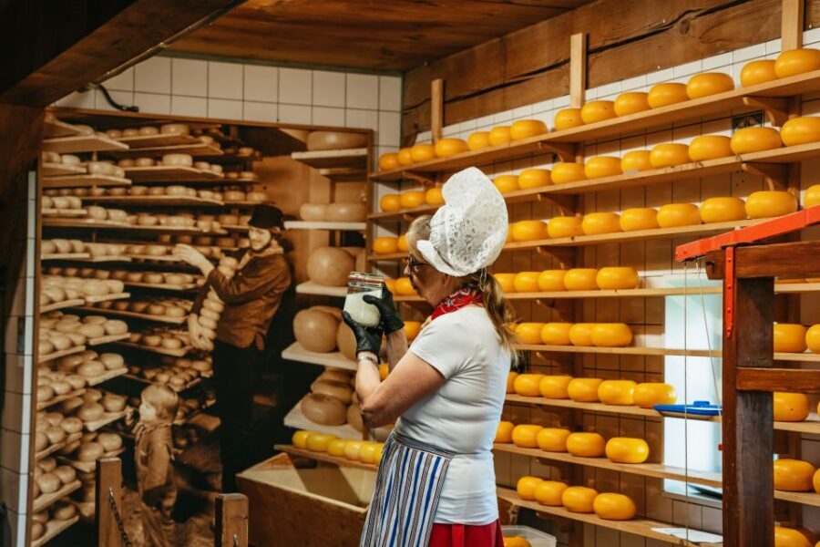 Amsterdam: Giethoorn, Zaandam & Zaanse Schans Tour w/ Pickup - Starting Point and Transportation