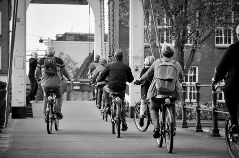 Amsterdam: Guided City Bike Tour in French - A Detailed Look at the Bike Tour Experience