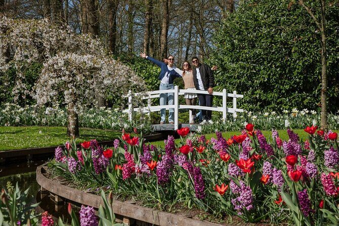 Amsterdam: Keukenhof, Zaanse Schans & Volendam Tour - Transportation and Group Dynamics