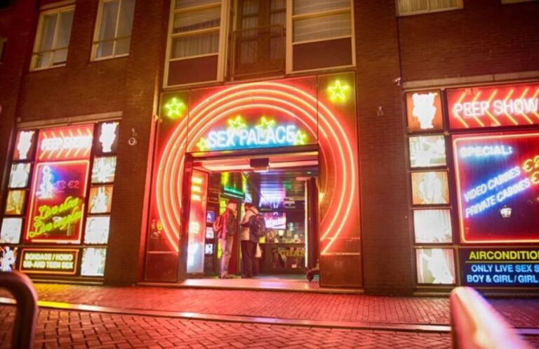 Amsterdam: Red Light District Exclusive Night Tour - Group Size, Timing, and Value