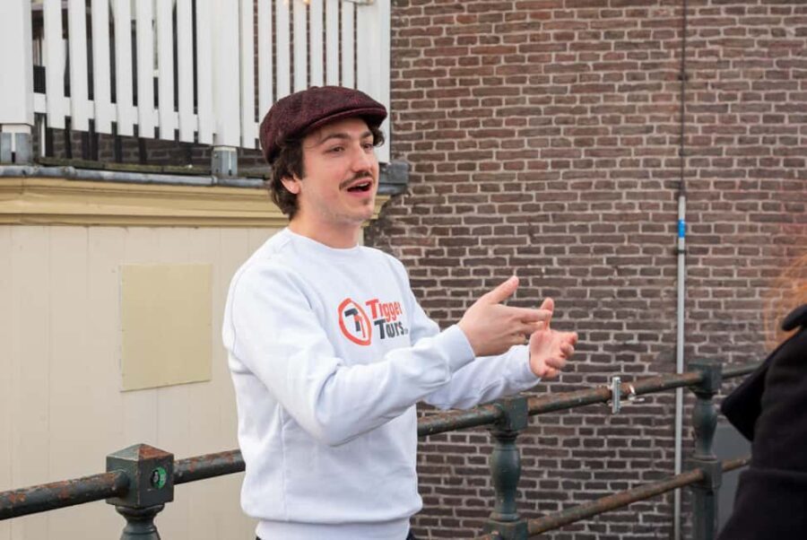 Amsterdam: Red Light District Tour in English or German - The Experience with Guides and Group Size