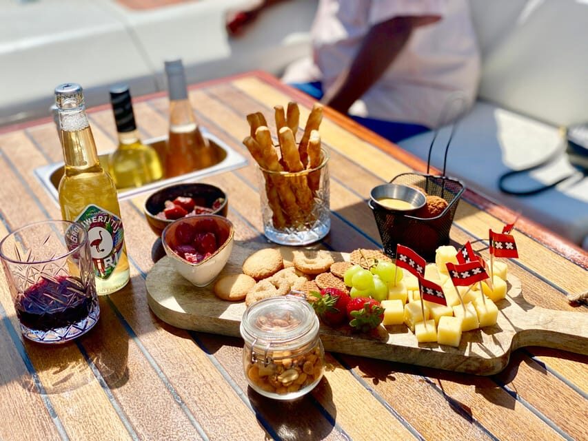 Amsterdam Small Group Canal Cruise inc Snacks/Drinks Winter - The Atmosphere: Small Group, Personal Touch