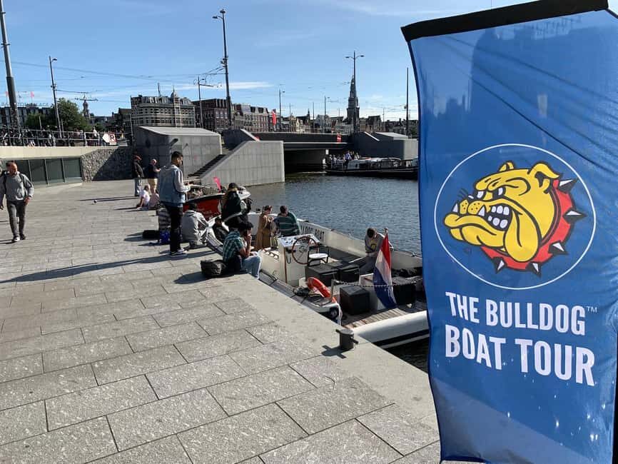 Amsterdam: The Bulldog Boat Smoke-Friendly Cruise & 2 Drinks - The Experience Itself: What You Can Expect