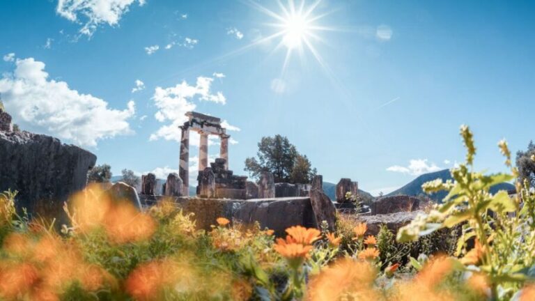 Athens: Delphi, Corycian Cave, and 300 Battlefield Day Trip - In-Depth Breakdown of the Itinerary