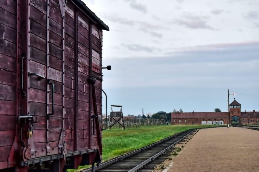Auschwitz-Birkenau: Guided Tour and Skip-The-Line Ticket - An In-Depth Look at the Auschwitz-Birkenau Tour