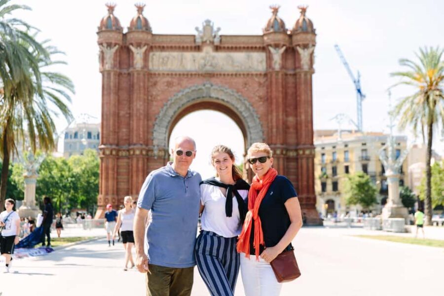 Barcelona: Guided Highlights Bike or eBike Tour (3 Hours) - In-Depth Breakdown of the Itinerary