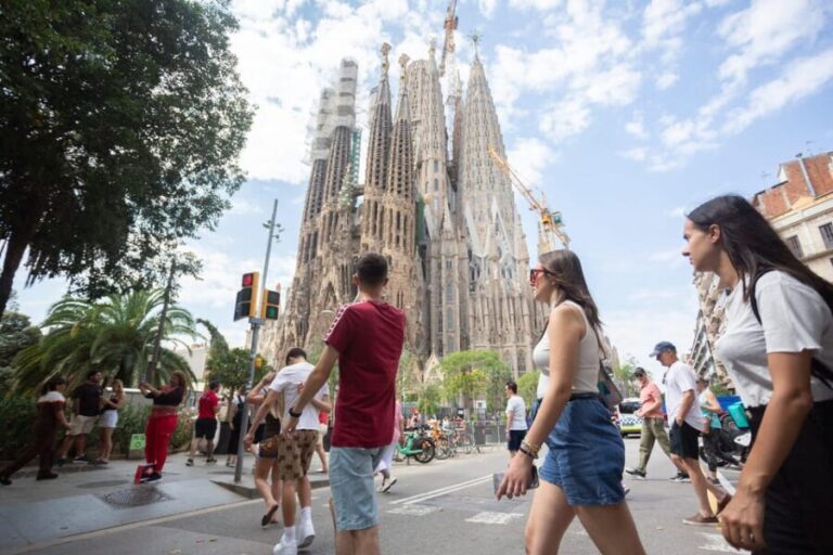 Barcelona: Park Güell & Sagrada Familia Guided Tour - Practical Details and Tips