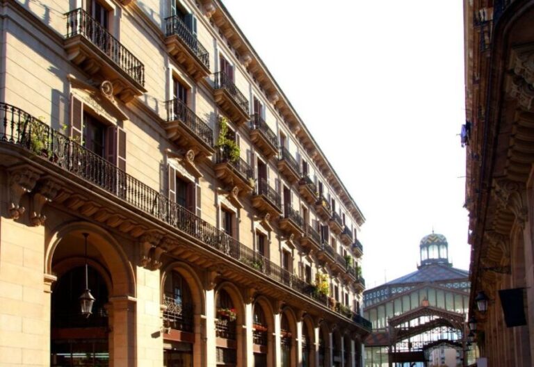 Barcelona: Picasso Museum Guided Tour - Inside the Picasso Museum