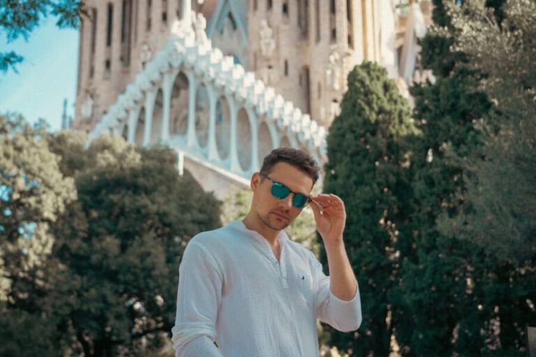 Barcelona: Professional Photoshoot Outside Sagrada Familia - What Makes This Experience Stand Out