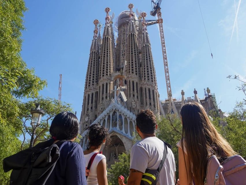 Barcelona: Sagrada Familia and Park Güell Tour - Practical Tips for Your Visit