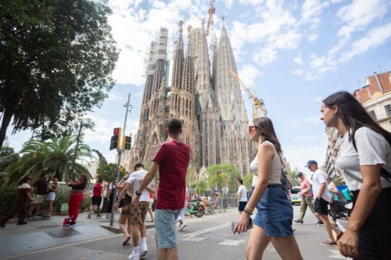 Barcelona: Sagrada Familia Fast Track Guided Tour - Hidden Secrets and Stories