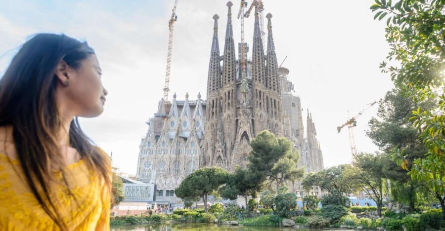 Barcelona: Sagrada Familia Tour & Optional Tower Visit - Who Should Consider This Tour?