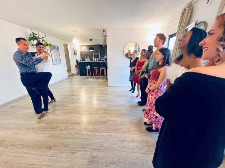 Barcelona: Tango Lesson with Drinks and Video - The Details of the Tango Experience