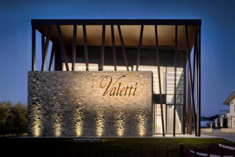 Bardolino: Wine tasting at Cantina Valetti - The Scenic Setting and Atmosphere